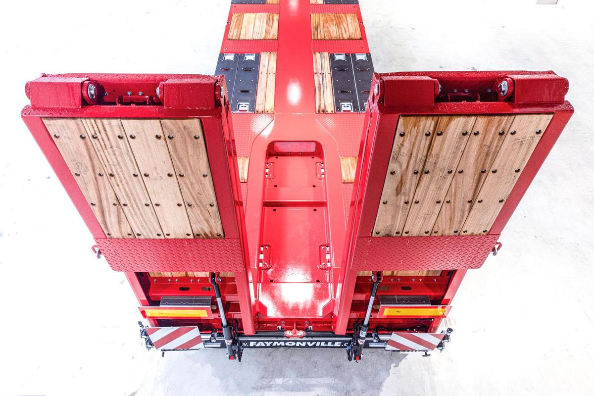 The excavator trough for semi-trailers - Loading area - Faymonville