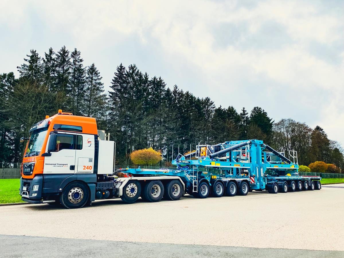 Four trailer combinations with wind tower adapter for Universal