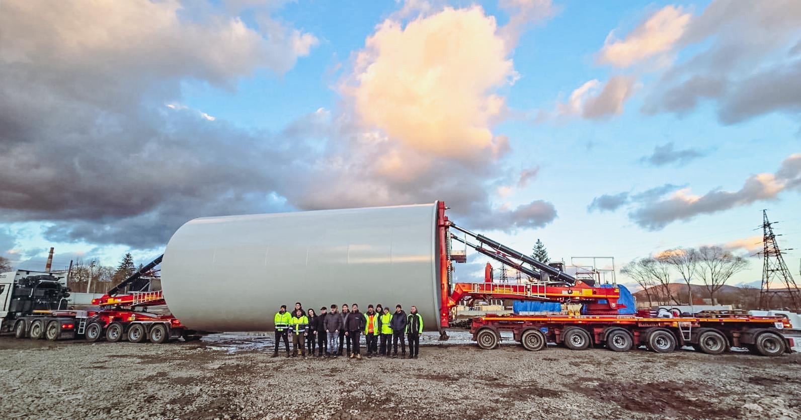 Friendly Logistic LLC verstärkt sich mit 4+7 Nachläufer zum Turmtransport