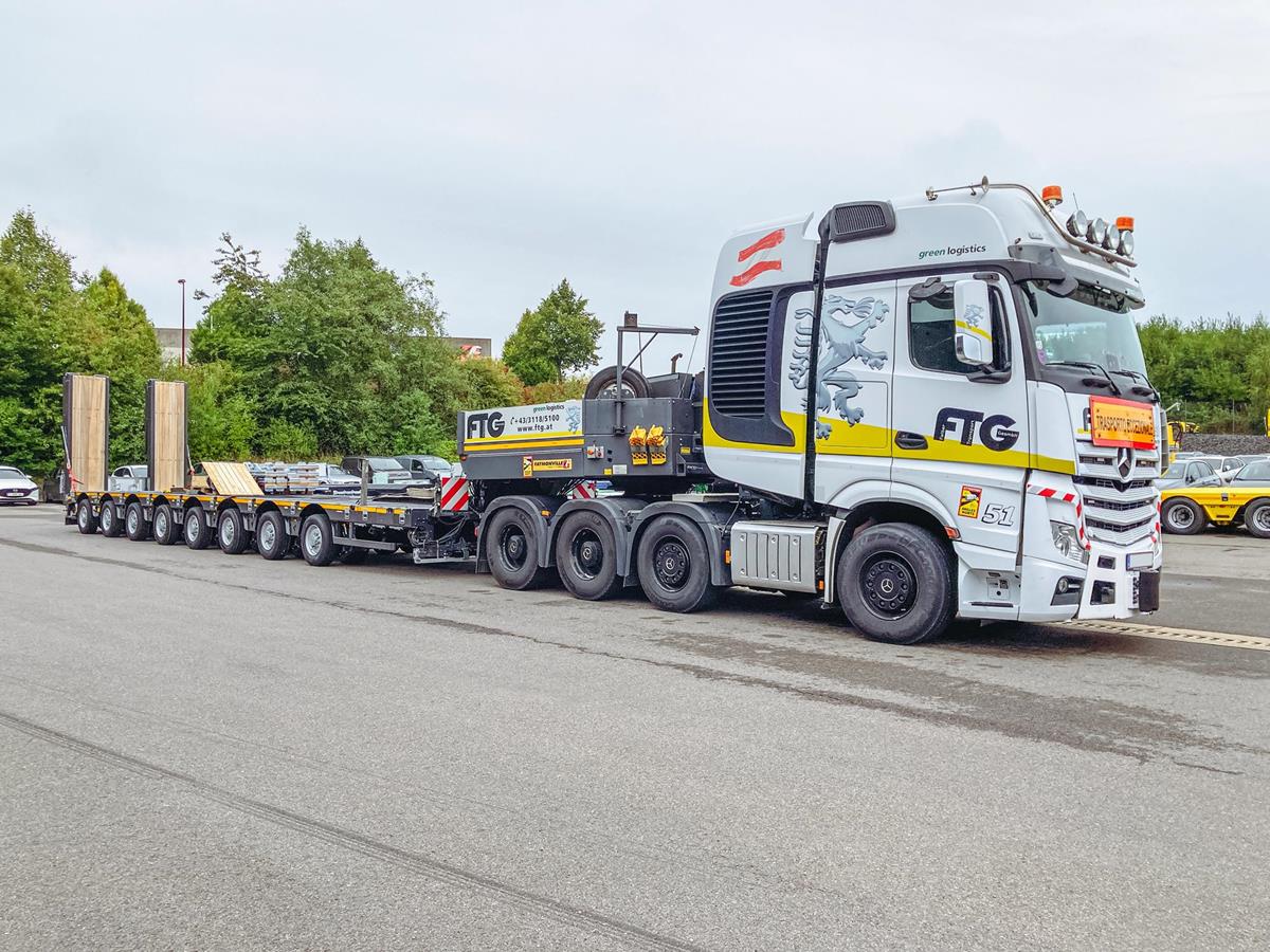 An 8-axle unit for the anniversary - Faymonville Trailers