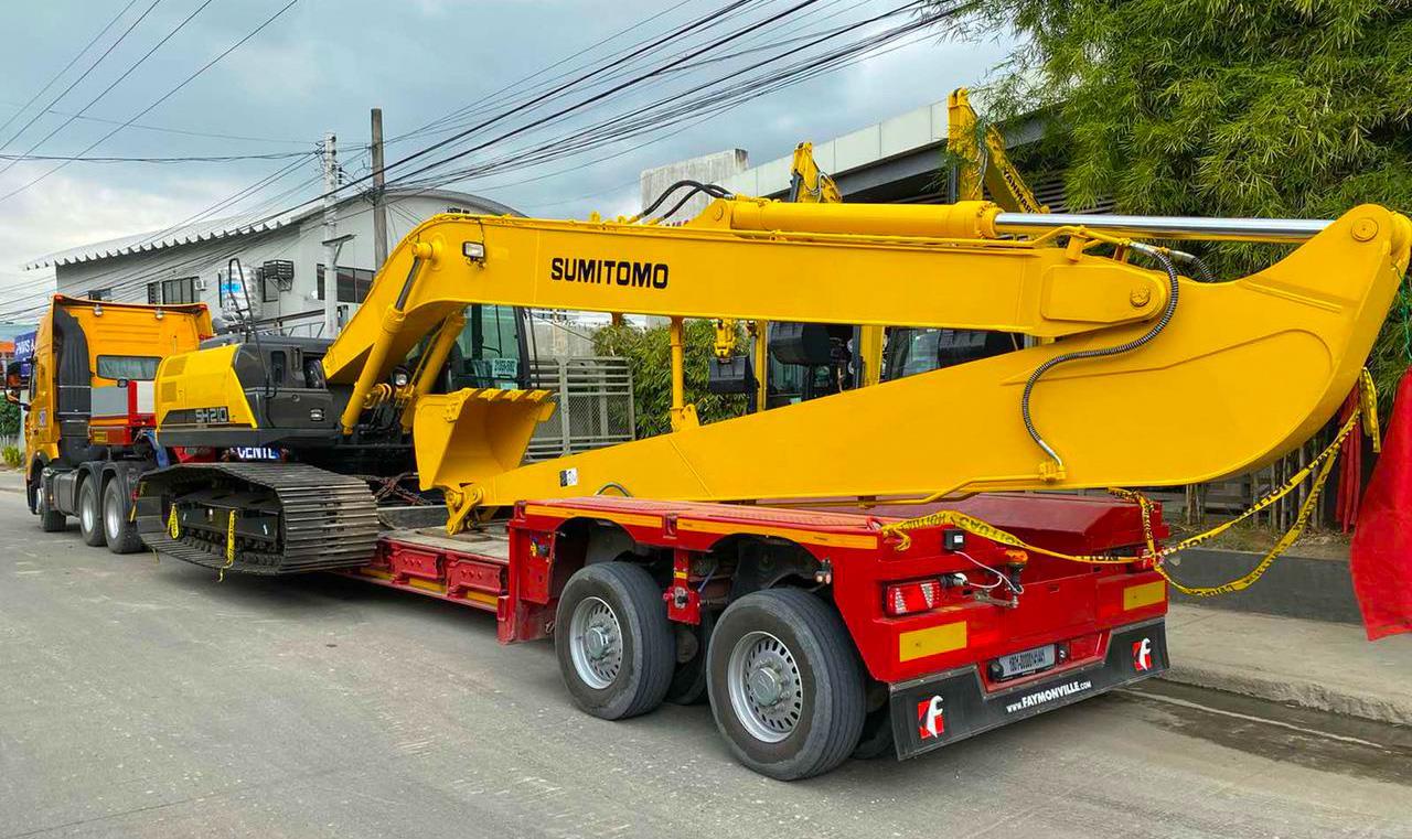 A large trough for the excavator arm - Faymonville Trailers